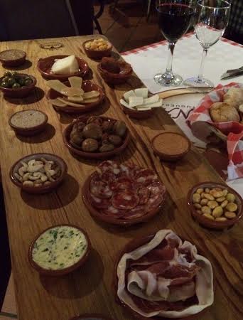 Restaurante Taverna | Restaurants in Africa | AFKTravel